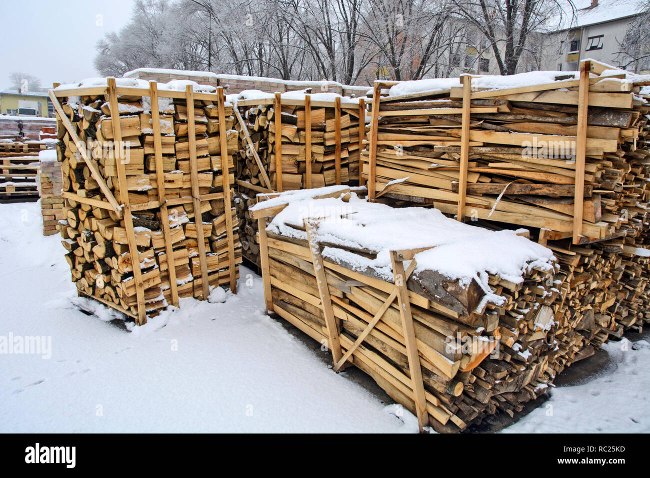 Firewood in the winter hi-res stock photography and images - Alamy