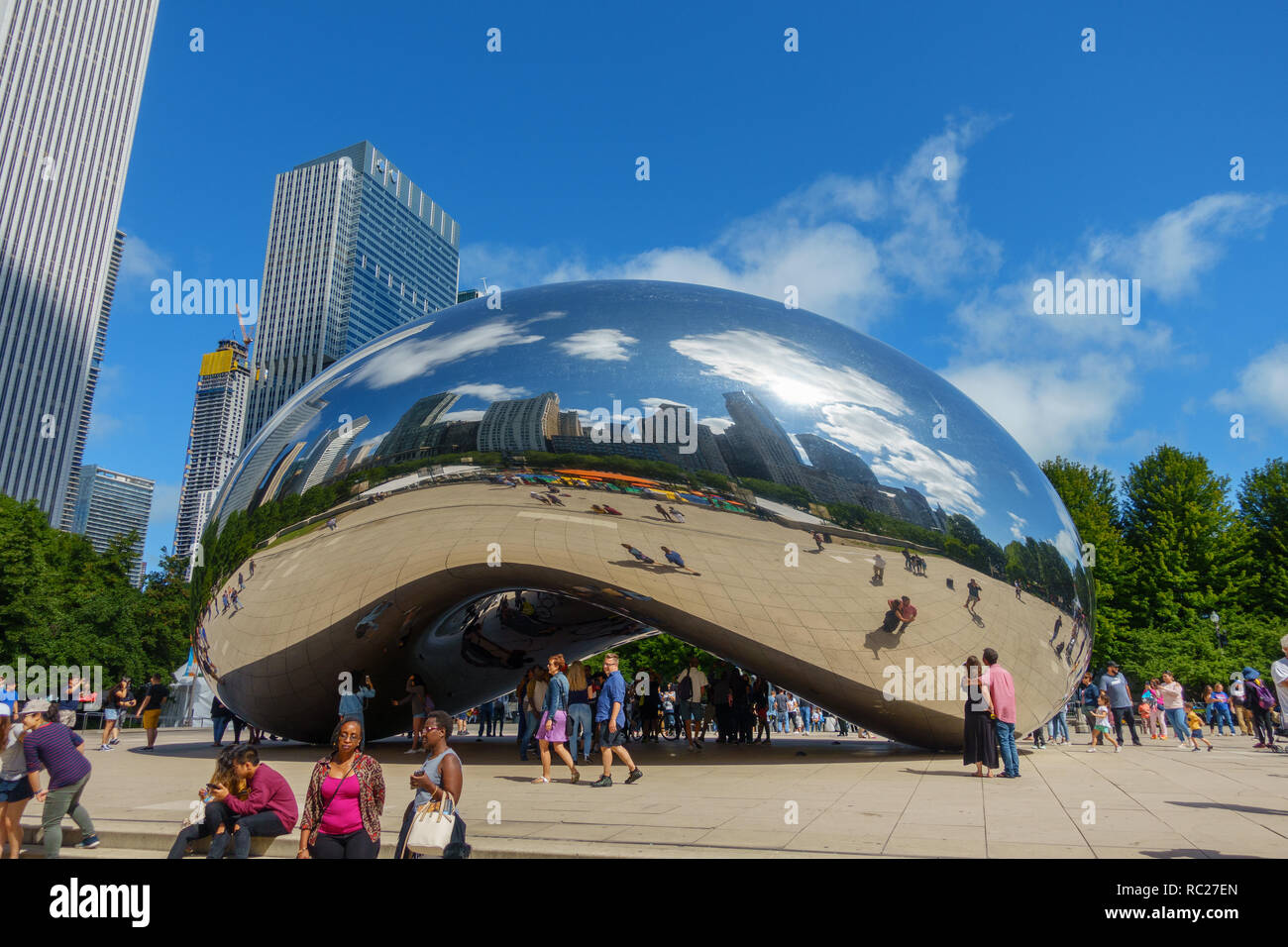 Tourists visiting the city landmark sculpture Stock Photo - Alamy