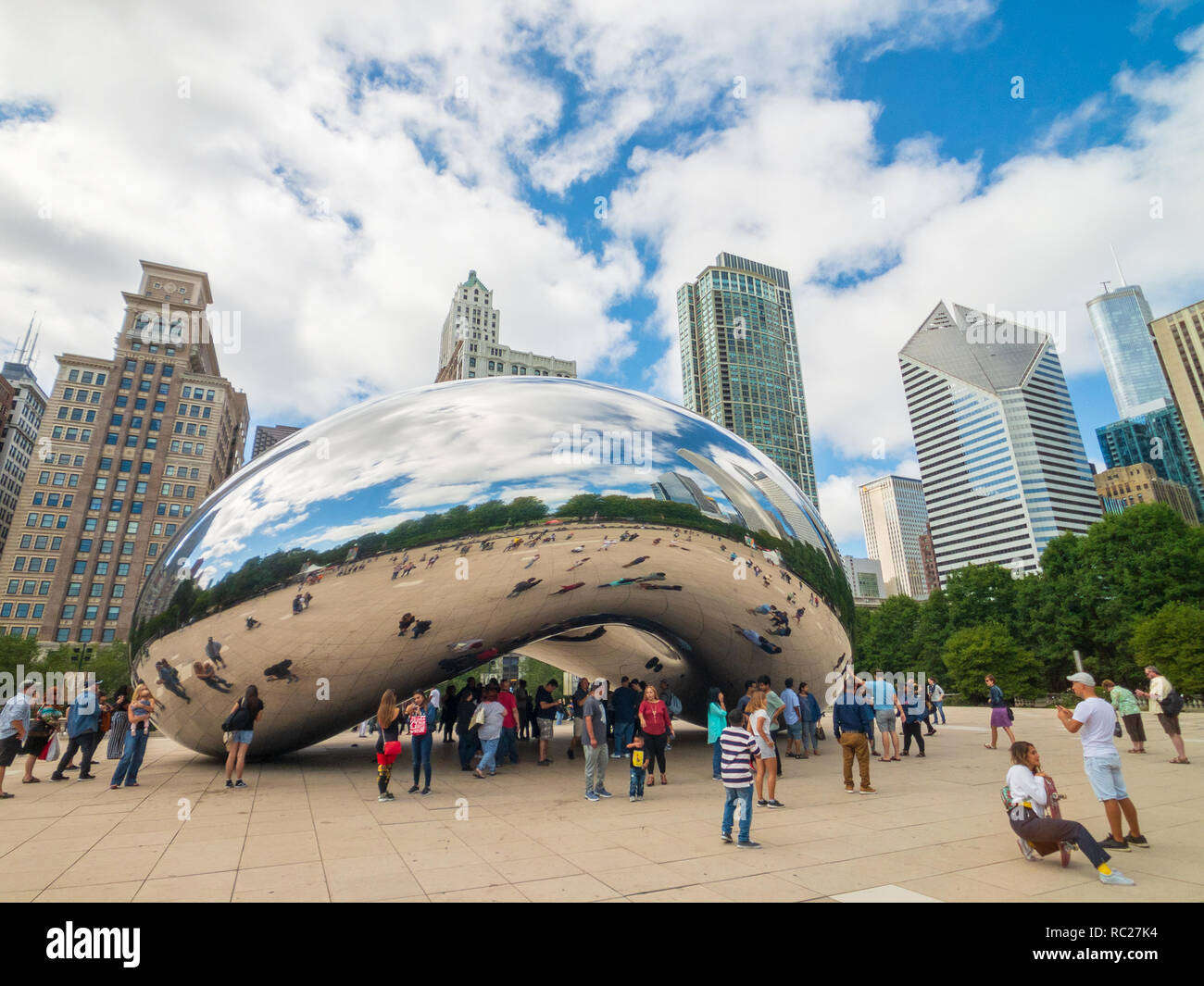 Tourists visiting the city landmark sculpture Stock Photo - Alamy