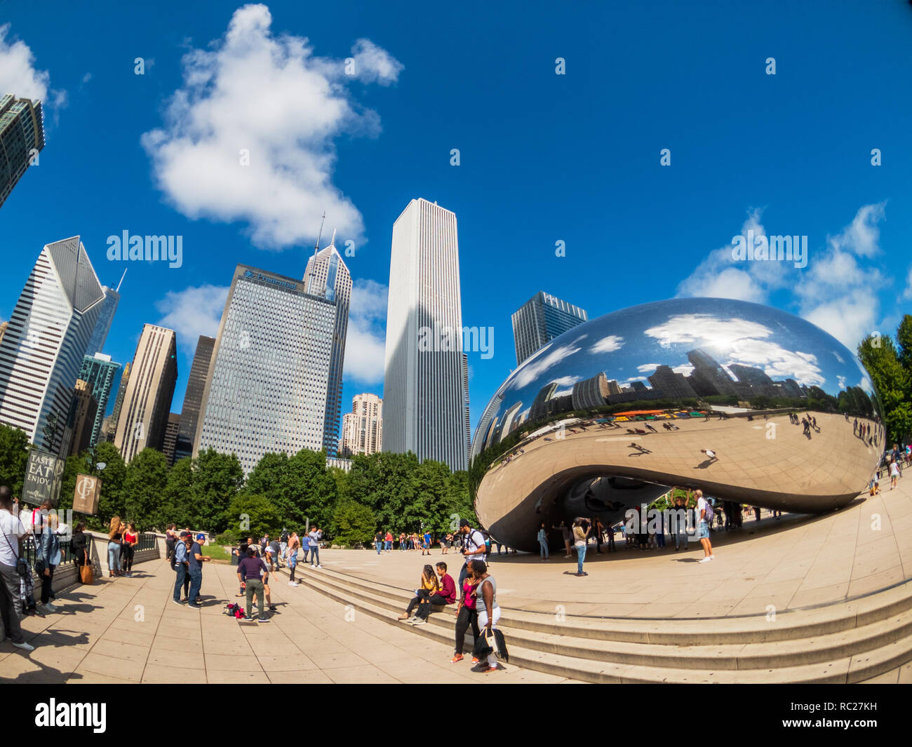 Tourists visiting the city landmark sculpture Stock Photo - Alamy