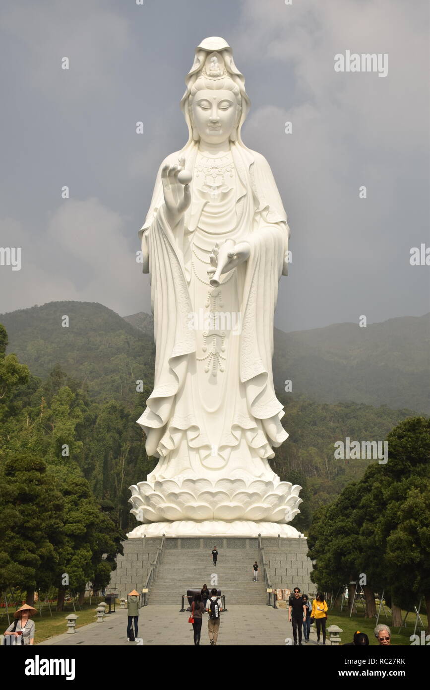 Guanyin statue hi-res stock photography and images - Alamy