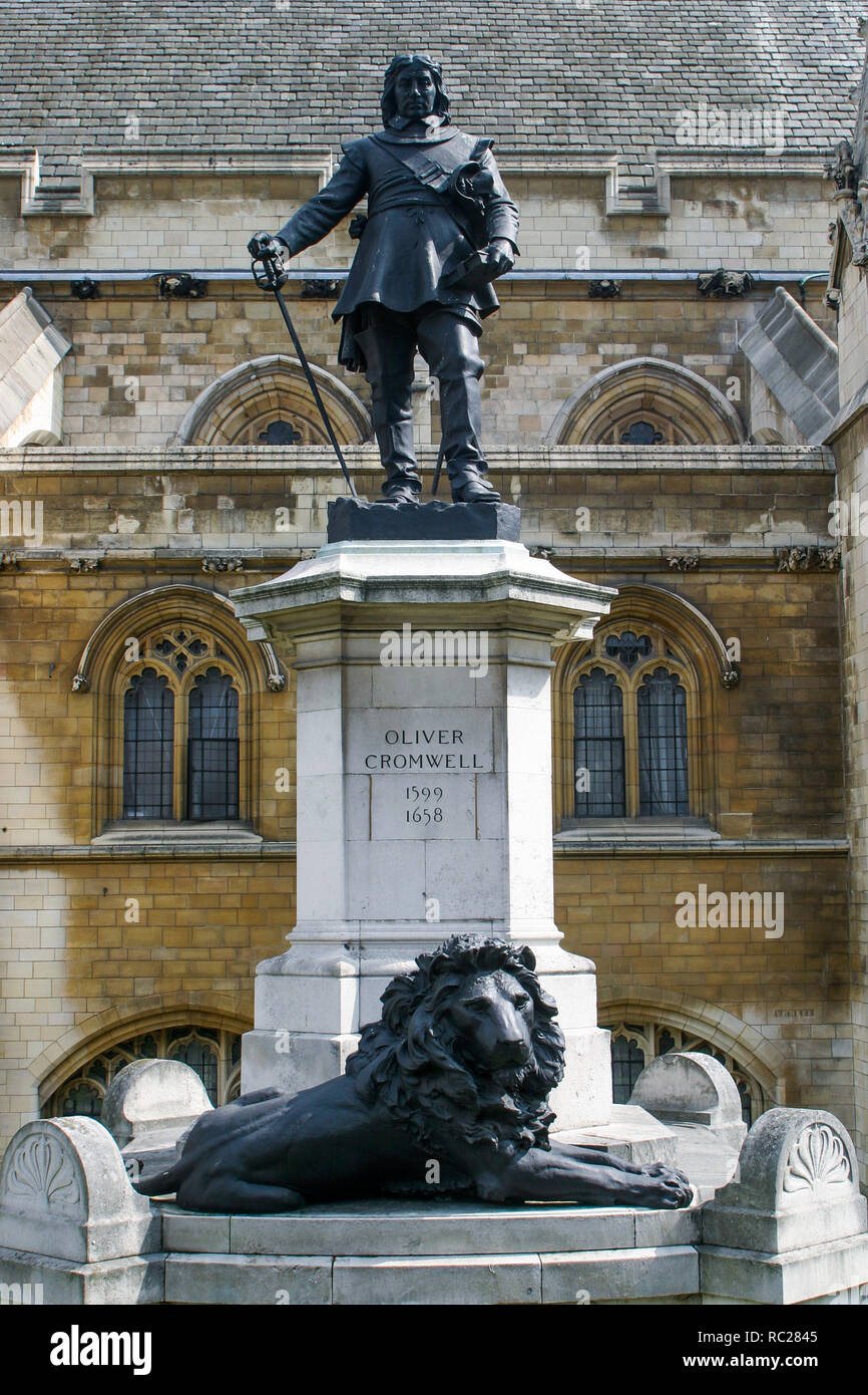 Statue of Oliver Cromwell, Westminster Palace, House of Parliament ...