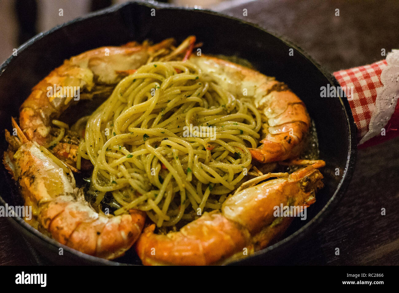 Prawn aglio olio hi-res stock photography and images - Alamy