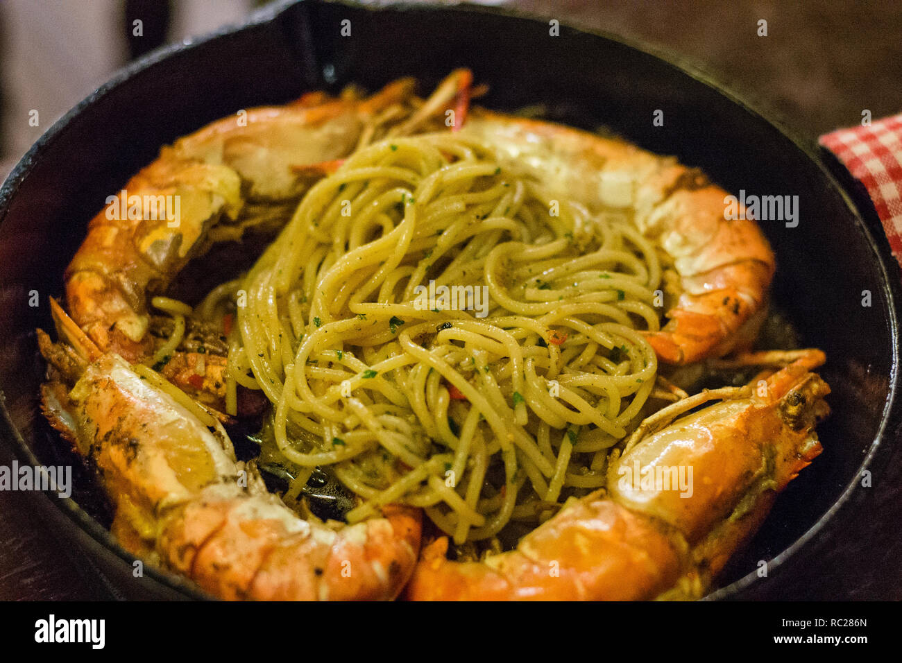 Prawn aglio olio hi-res stock photography and images - Alamy