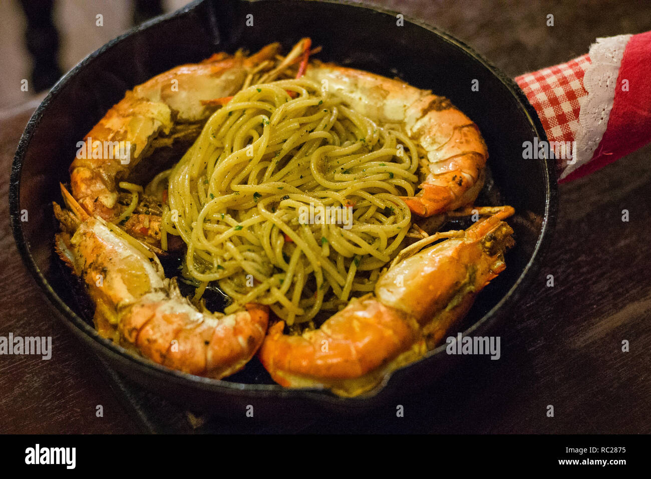 Prawn aglio olio hi-res stock photography and images - Alamy