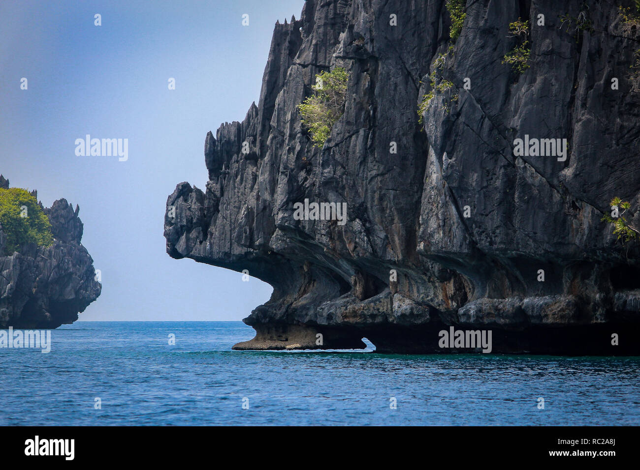 Tropical landscape with rock islands, crystal clear water, Palawan ...