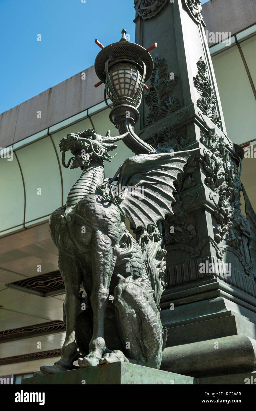 Statue of a kirin on Nihohbashi, Tokyo, Japan Stock Photo - Alamy