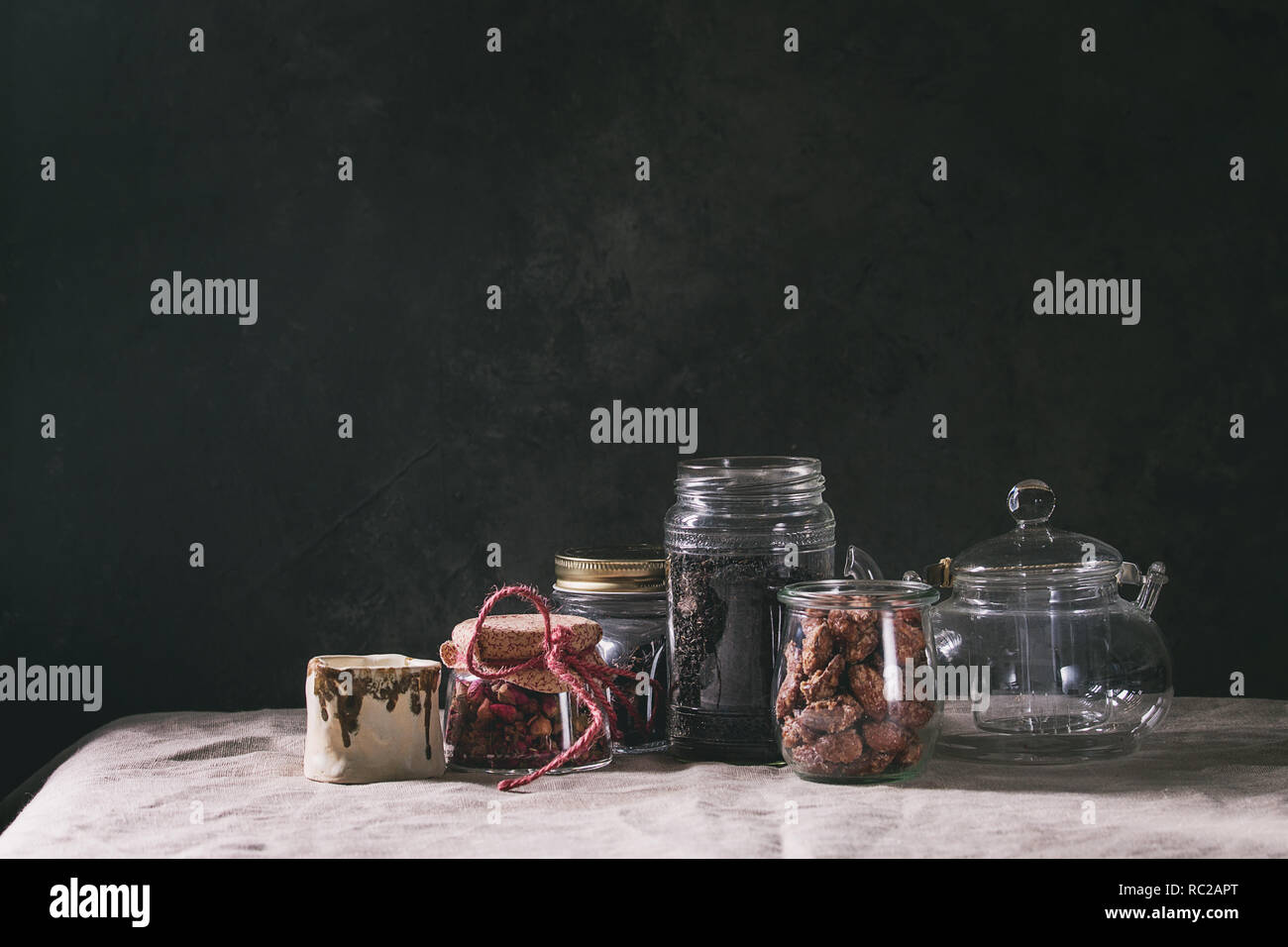 Black tea in jar Stock Photo - Alamy