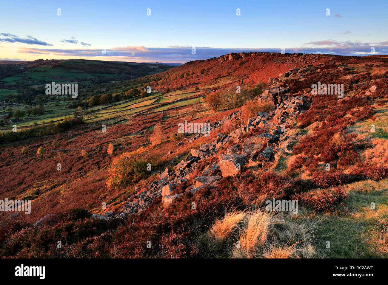 Sunset on Baslow Edge, Peak District National Park, Derbyshire Dales ...