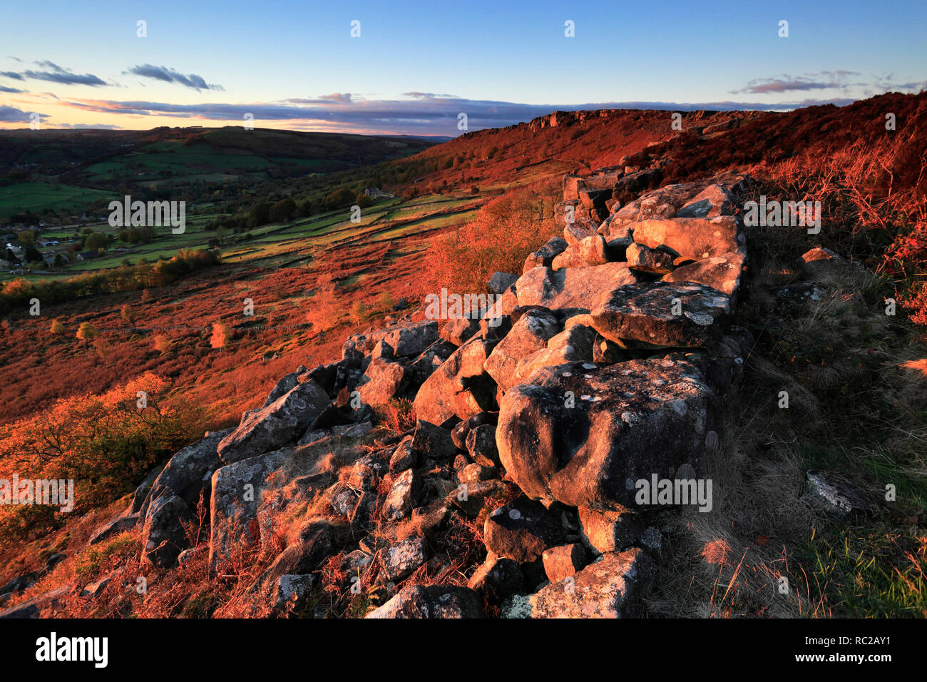 Sunset on Baslow Edge, Peak District National Park, Derbyshire Dales ...