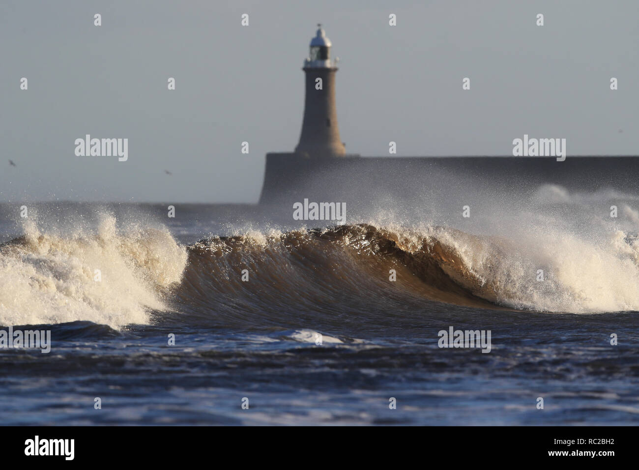 Waves on tynemouth beach on the north east coast hi-res stock ...