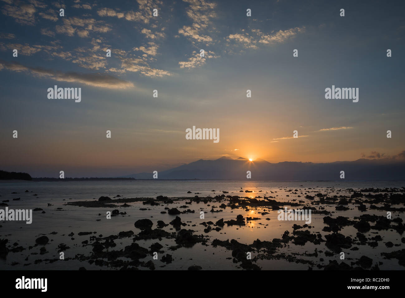 Beautiful sunrise over ocean hi-res stock photography and images - Alamy