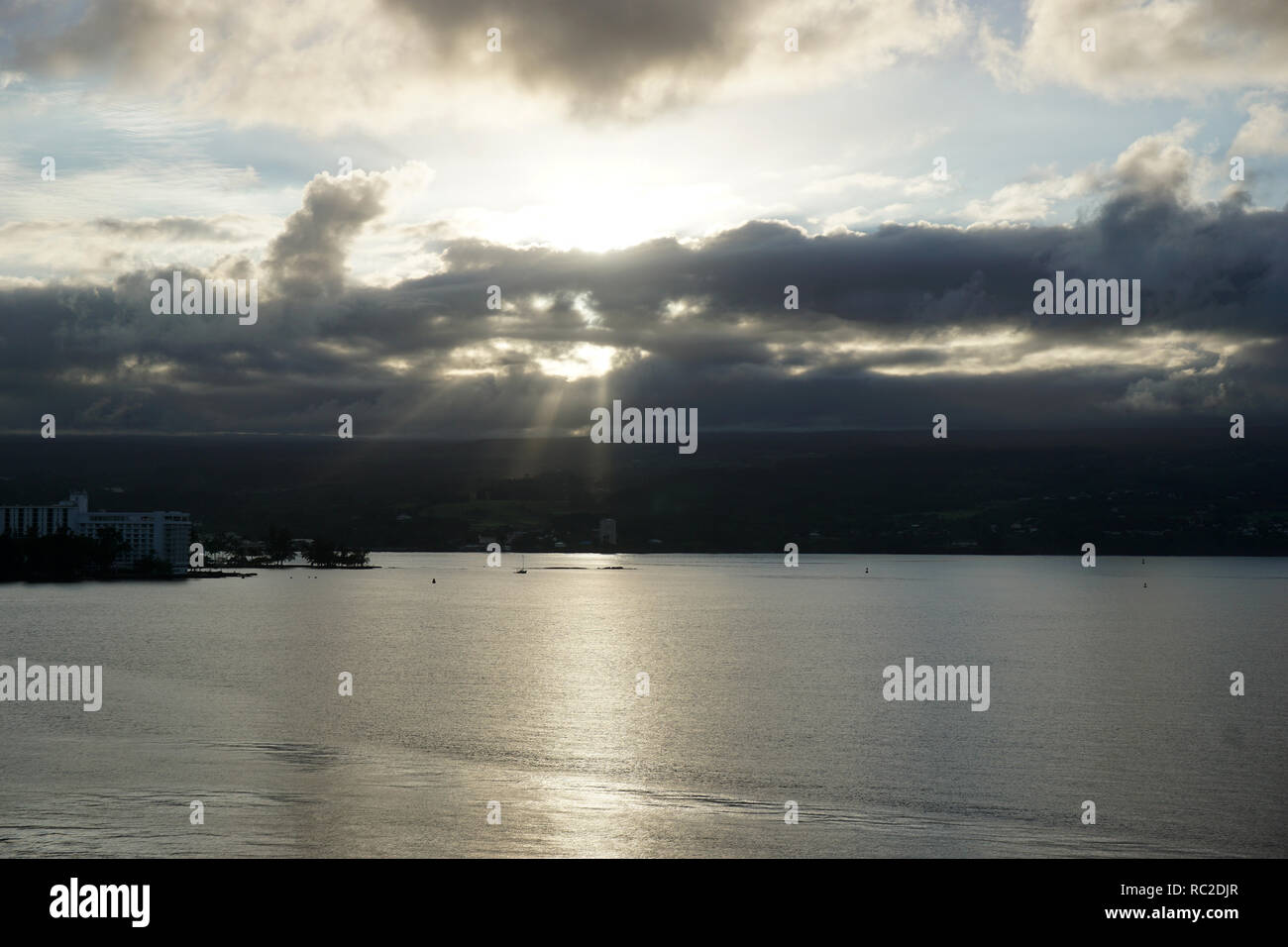 Sun rays hawaii hi-res stock photography and images - Alamy