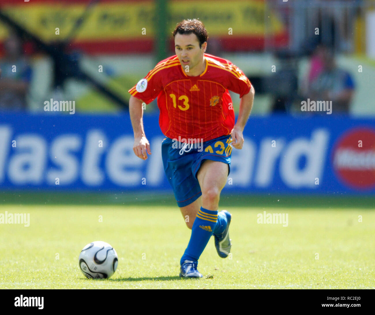 6 andres iniesta hi-res stock photography and images - Alamy