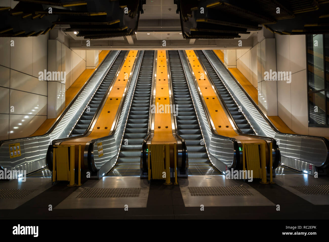 Wynyard railway station escalator hi-res stock photography and images ...