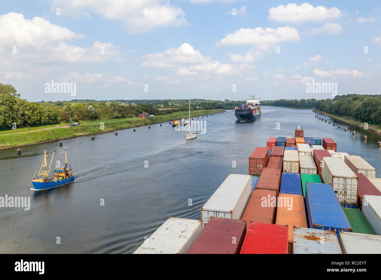 Containerschiff auf dem Nord-Ostsee-Kanal bei Kiel, Deutschland Stock Photo - Alamy