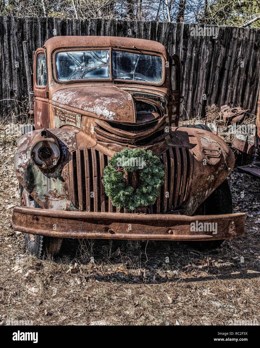 An old rusty truck Stock Photo - Alamy