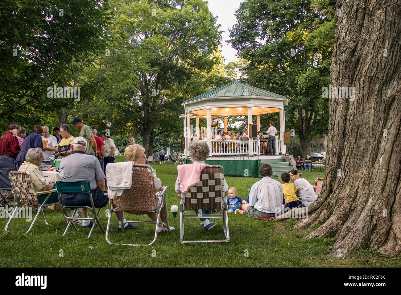Summer concert hi-res stock photography and images - Alamy