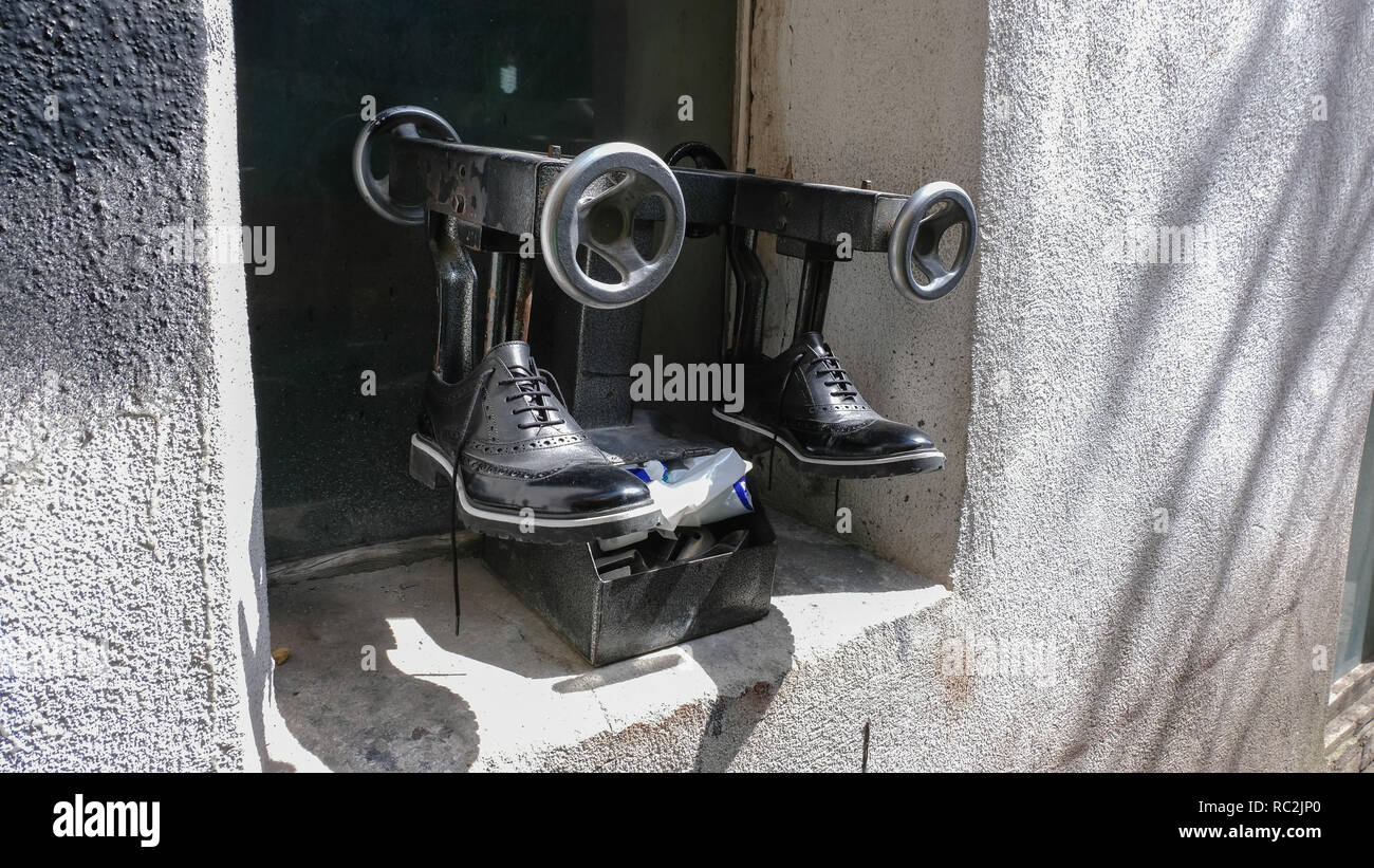 shoe magnifying machine.an old machine with manual adjustment Stock ...