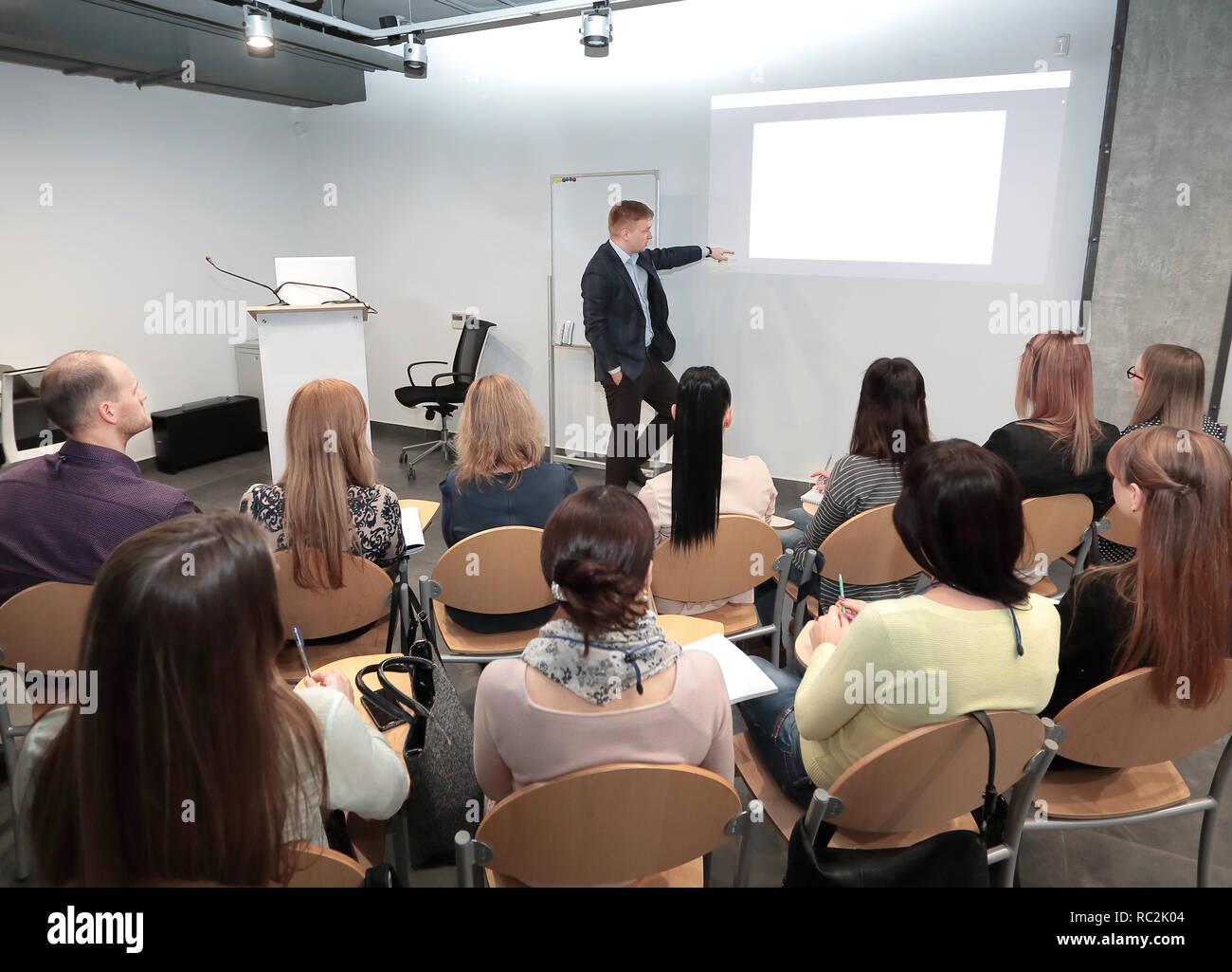 Female presenter in meeting room hi-res stock photography and images ...