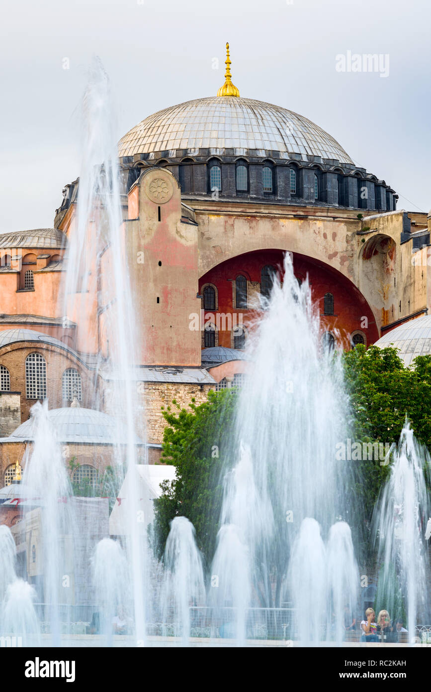 Sultan ahmad maydan water fountain hi-res stock photography and images ...