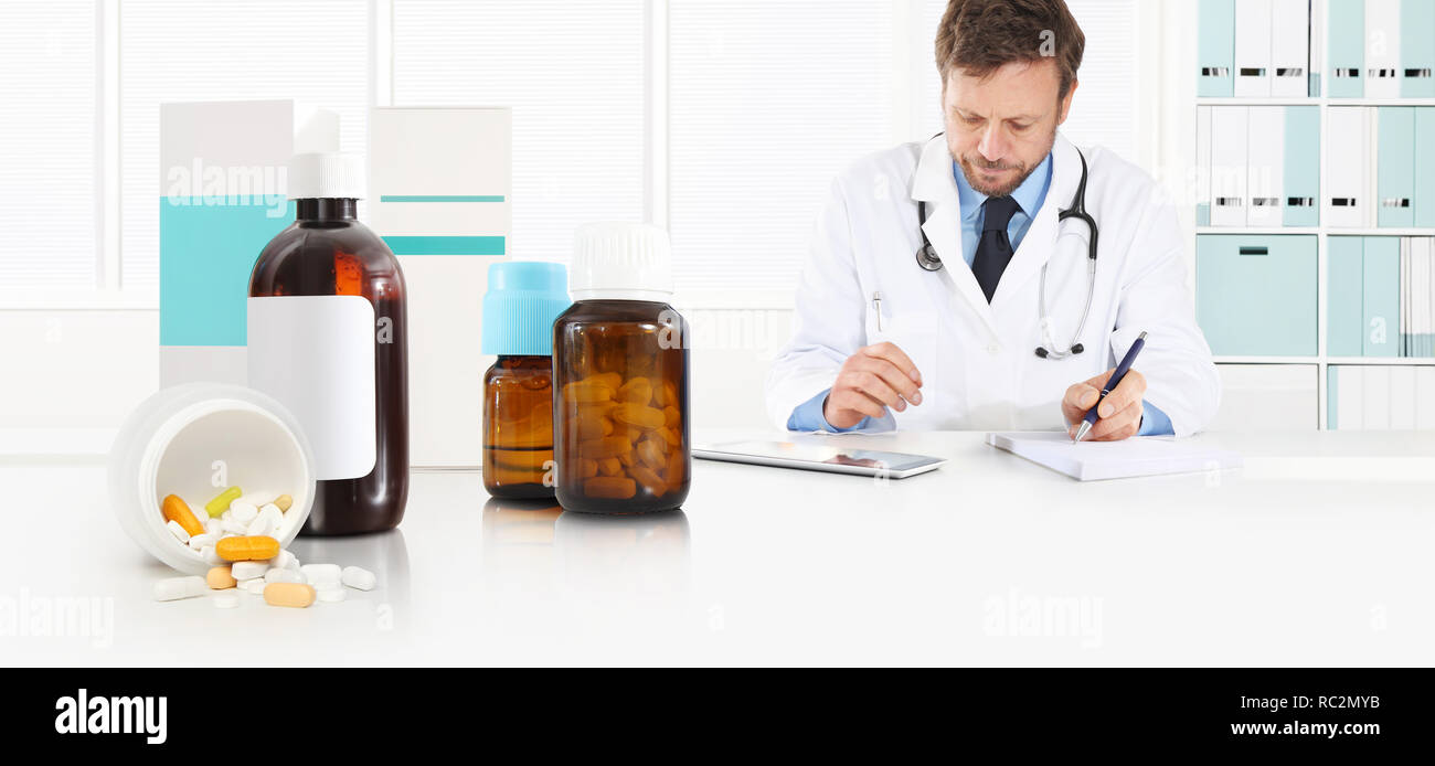 Drugs and office hi-res stock photography and images - Alamy