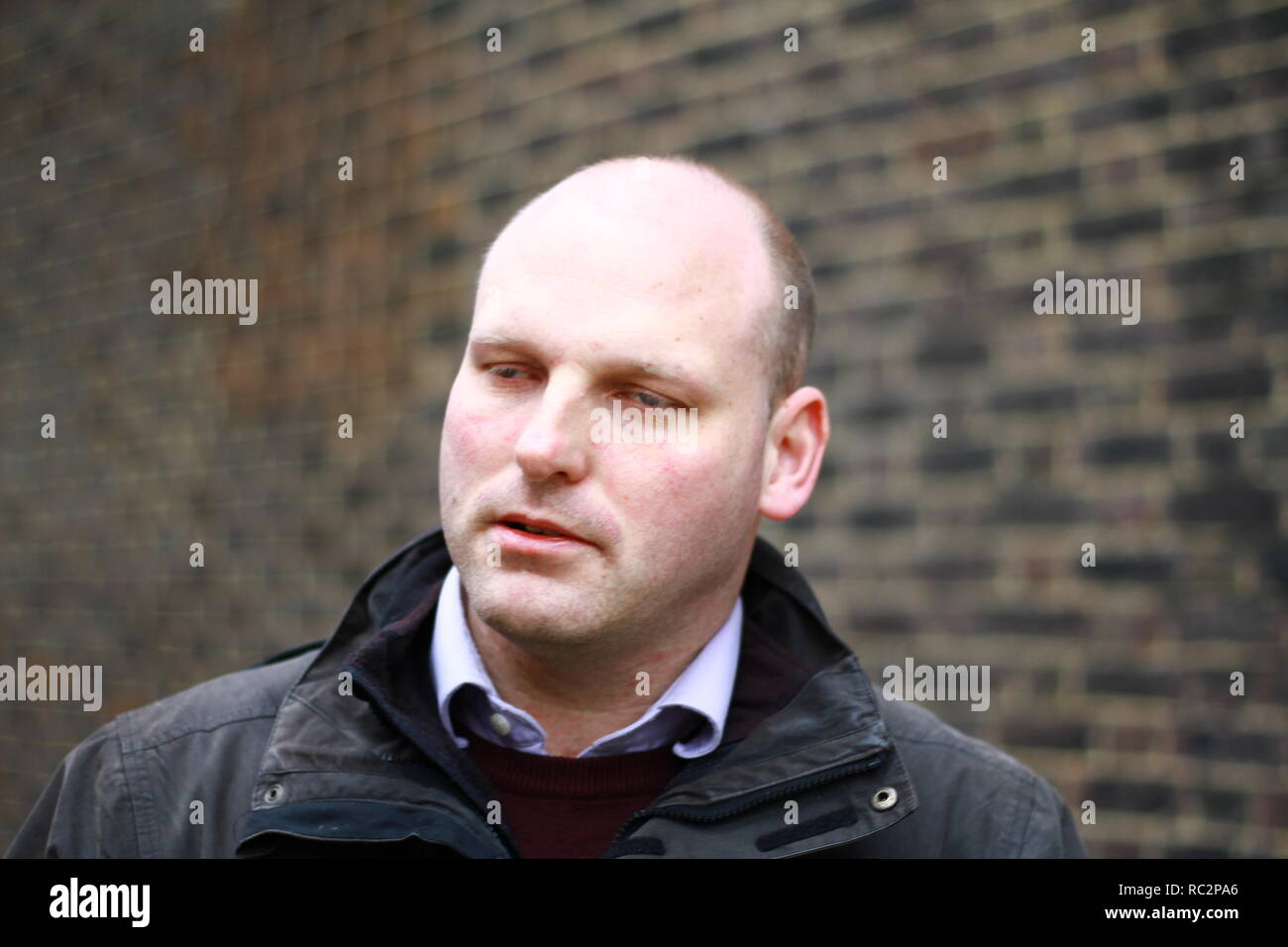 Radio presenters bbc hi-res stock photography and images - Alamy