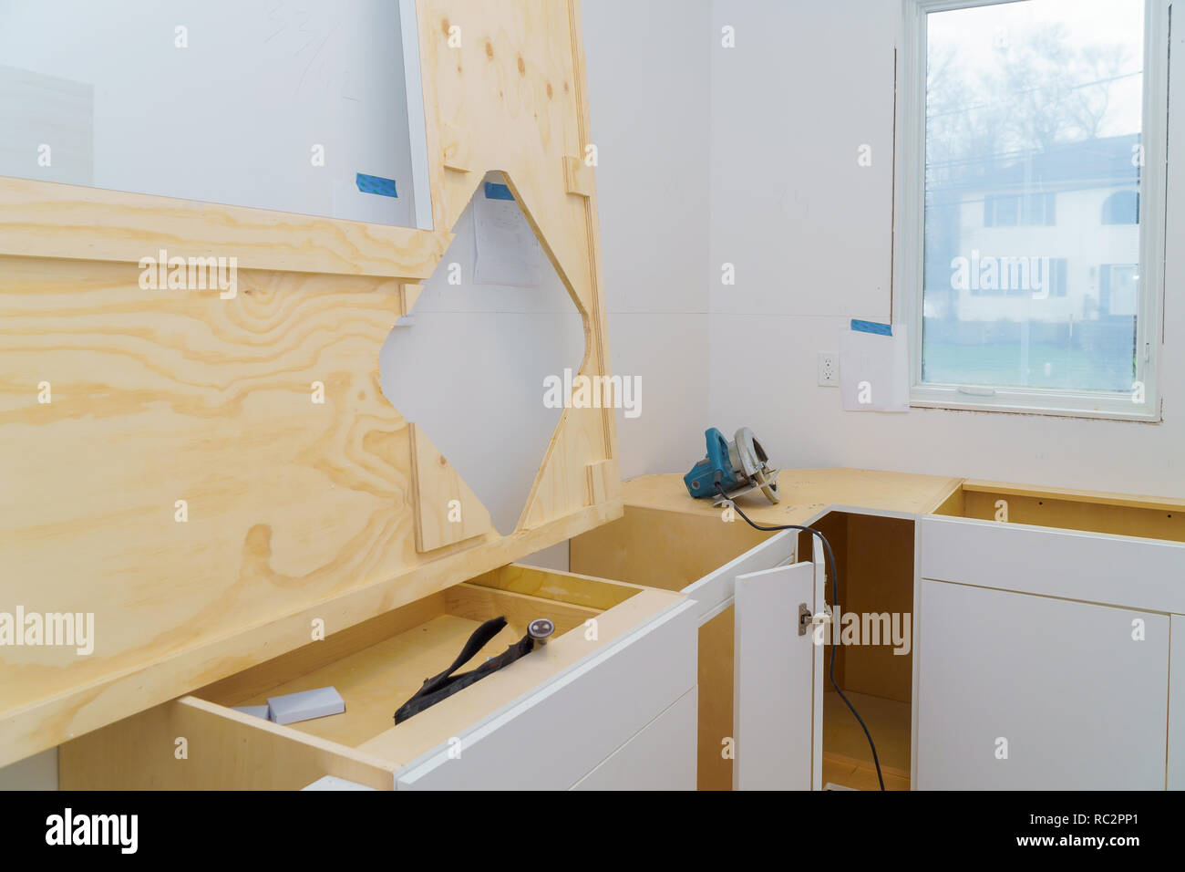 Kitchen counter top install hi-res stock photography and images - Alamy