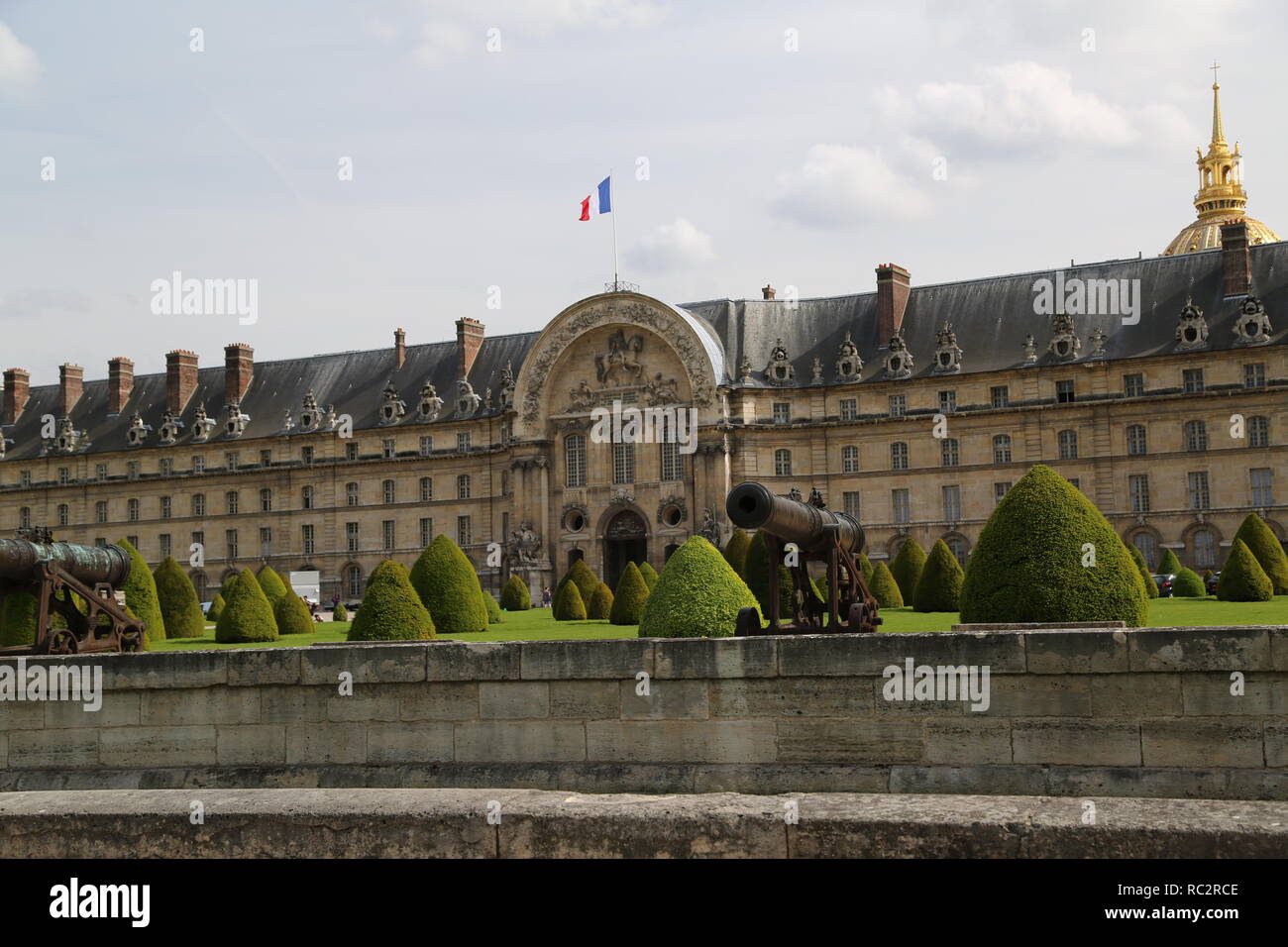 Musee de l’Armee des Invalides - The French Army Museum - Paris, France ...