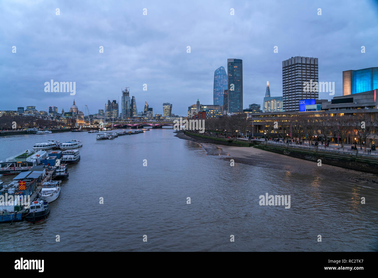 An der themse hi-res stock photography and images - Alamy