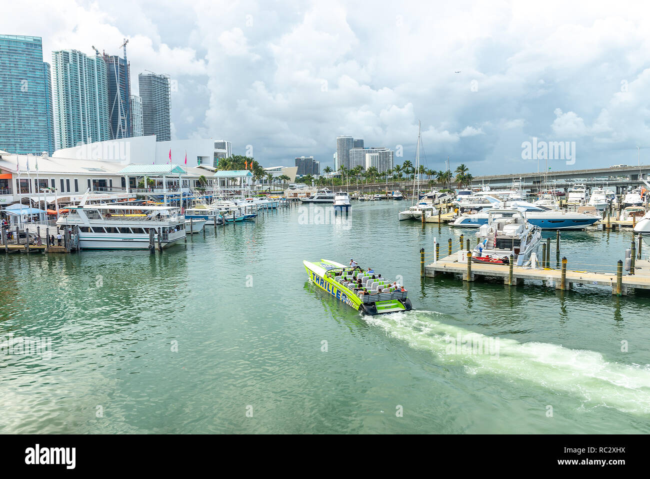 Speedboat tour hi-res stock photography and images - Alamy