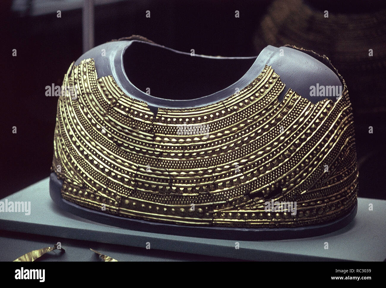 Manto de oro hi-res stock photography and images - Alamy