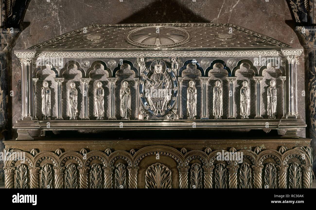 CRIPTA-URNA CON LOS RESTOS DEL APOSTOL SANTIAGO Y SUS DISCIPULOS ...