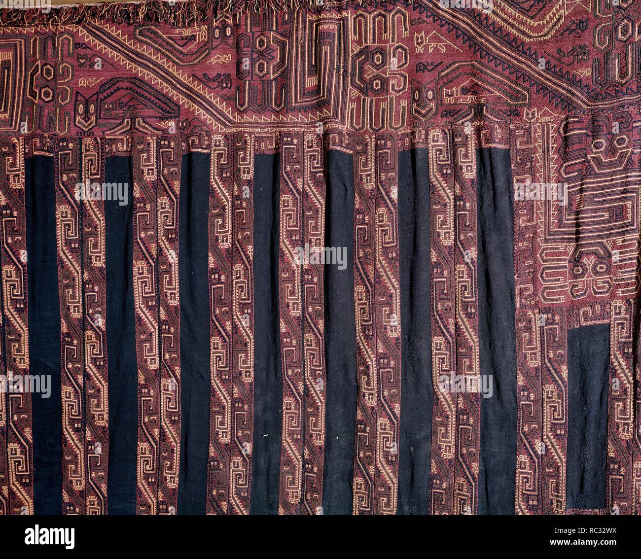 Paracas textile hi-res stock photography and images - Alamy