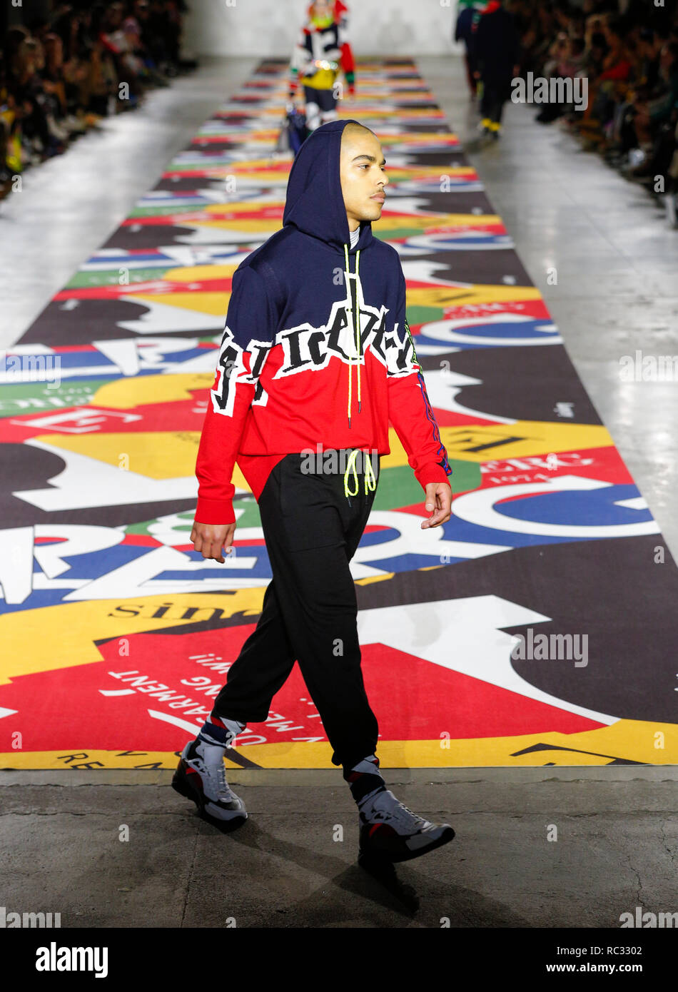 Mens catwalk 2019 hi-res stock photography and images - Alamy