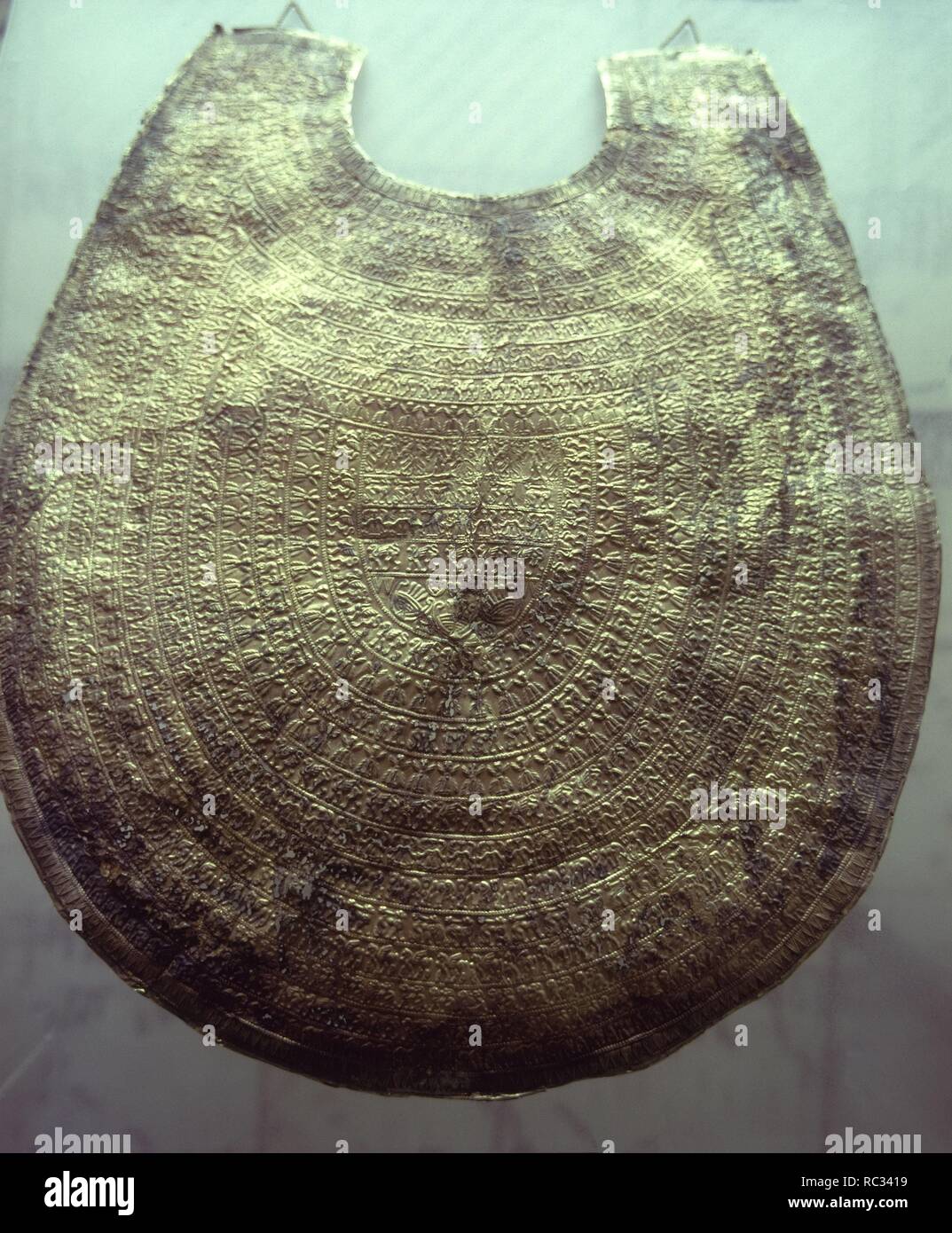 PECTORAL DE ORO ENCONTRADO EN LA TUMBA DE REGOLINI GALASSI DE CERVETERI ...