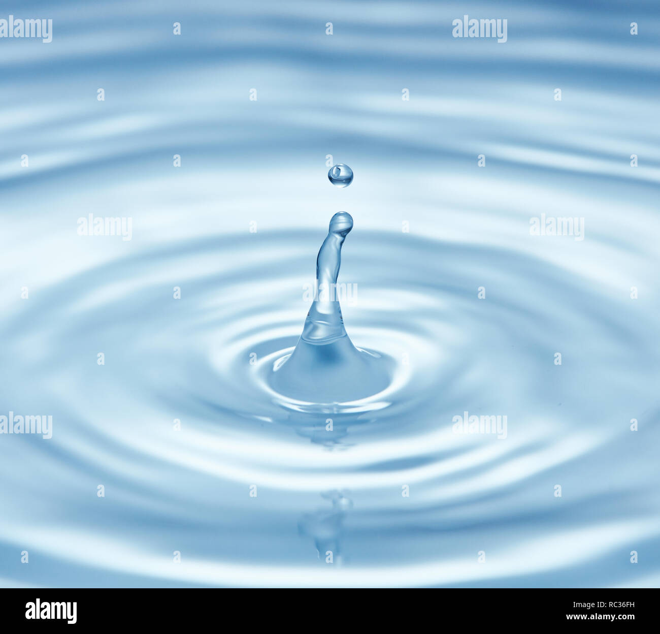 Water drop ripple splash hi-res stock photography and images - Alamy
