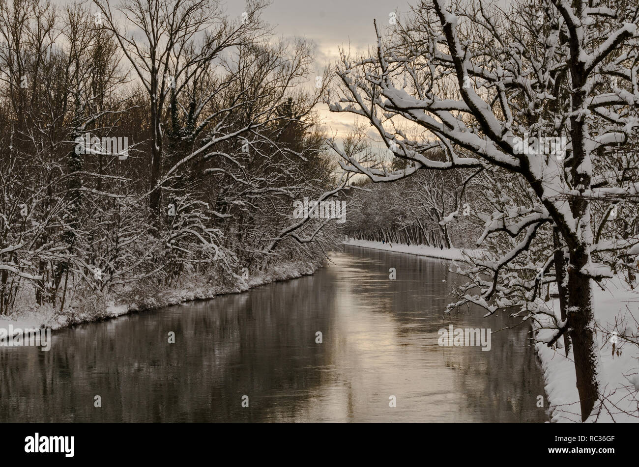 Winter in Munich. River Isar Stock Photo - Alamy