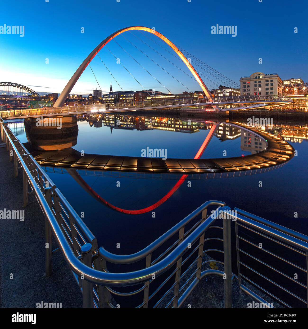 Millennium bridge gateshead hi-res stock photography and images - Alamy