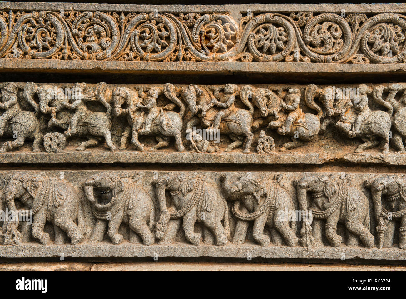 Sculptured wall of ancient Temple Stock Photo - Alamy