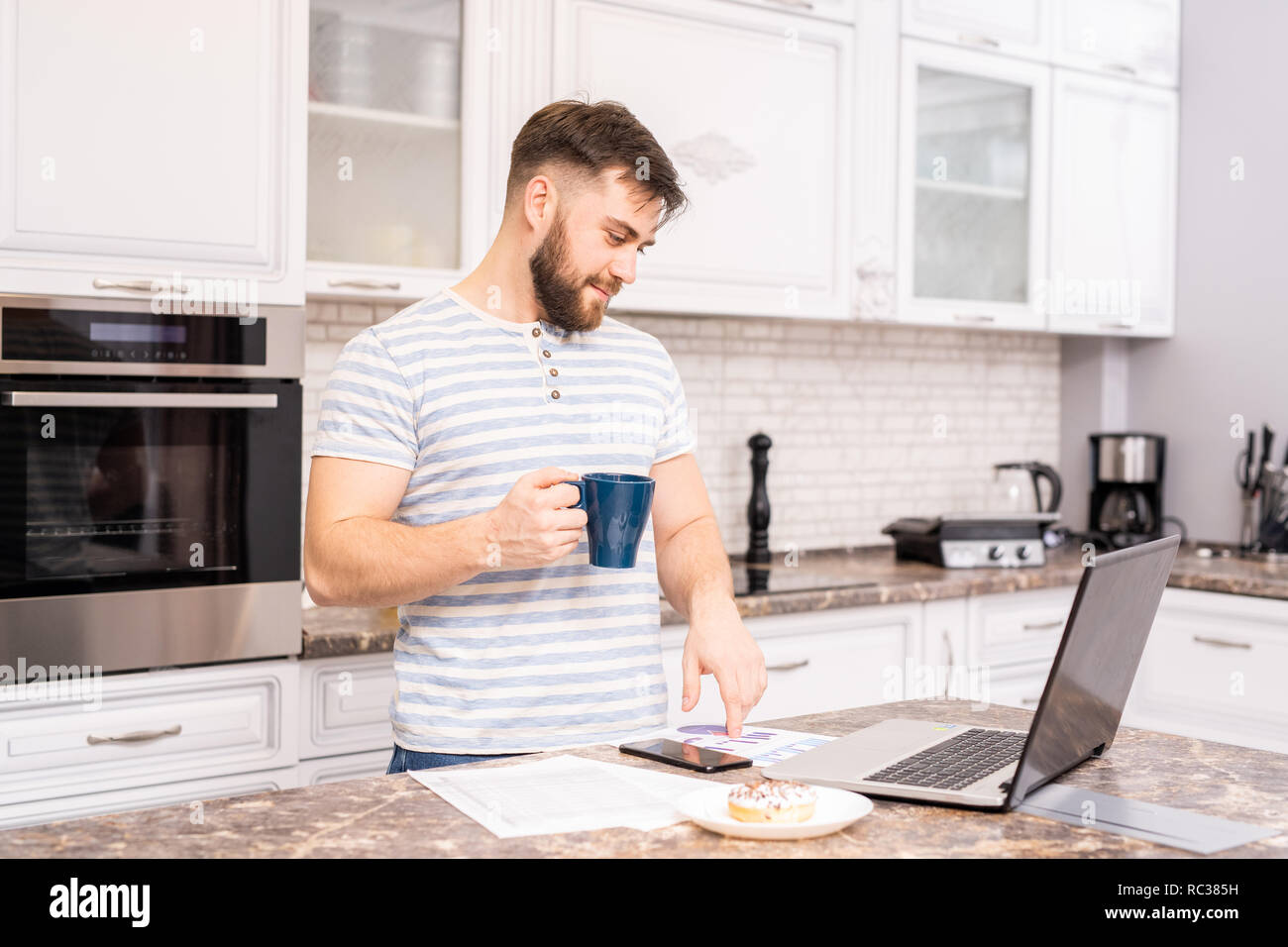 Modem working hi-res stock photography and images - Alamy