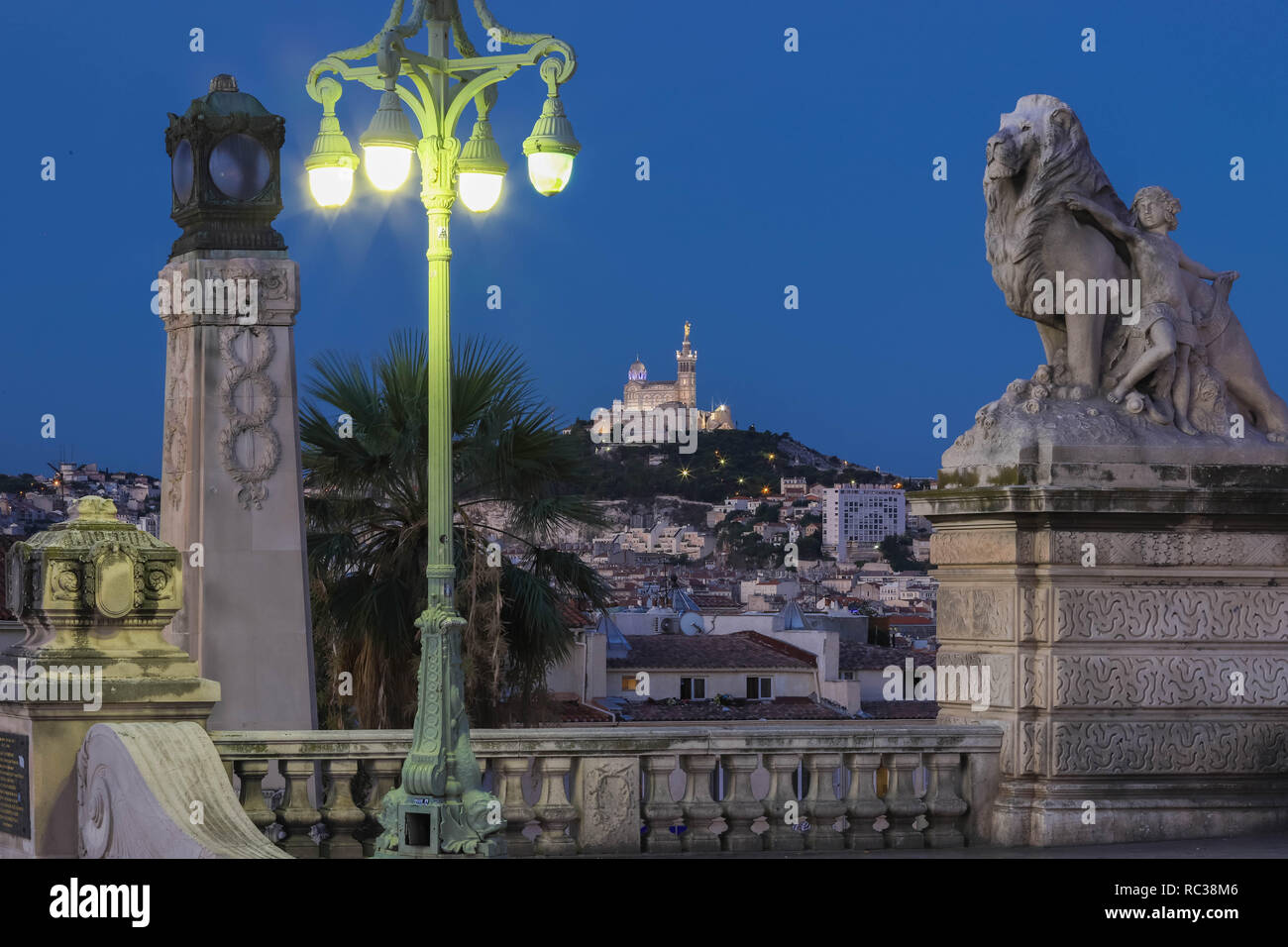 Marseille saint charles station statue hi-res stock photography and ...