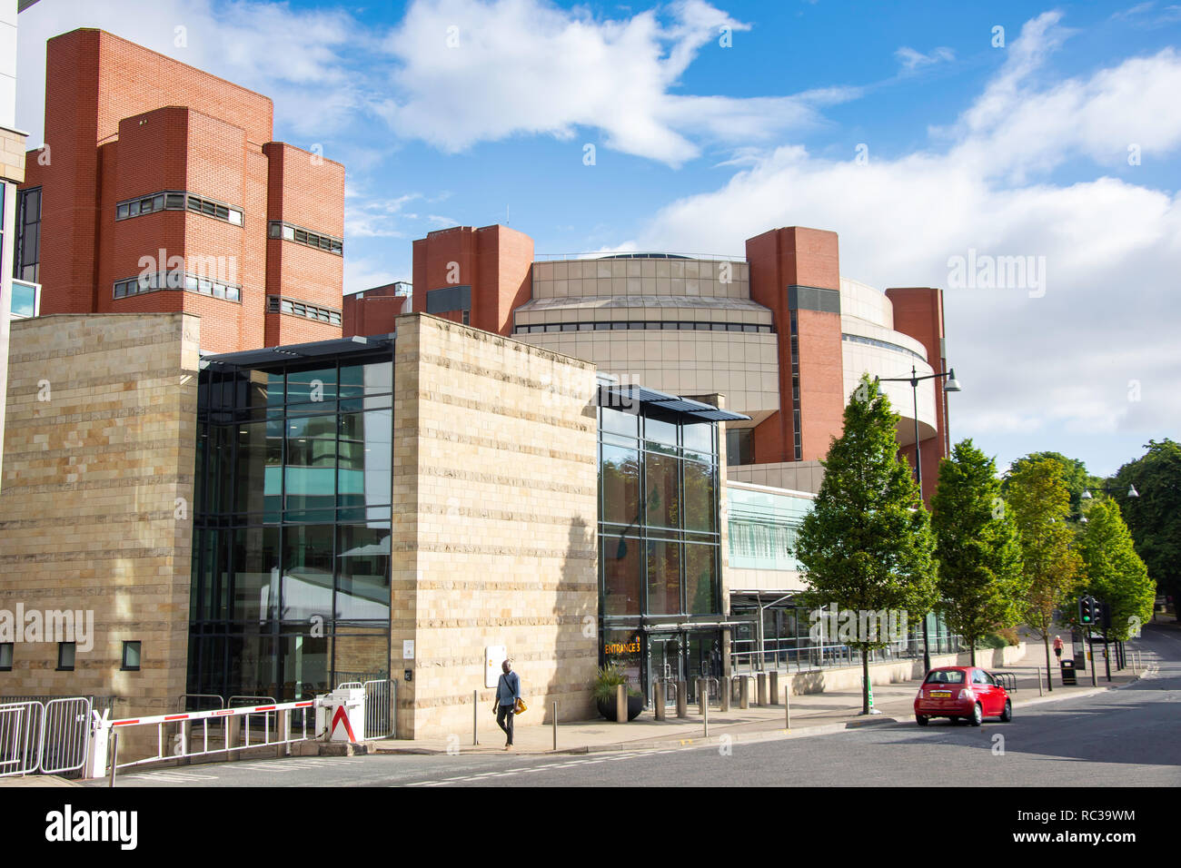 English town centre harrogate hi-res stock photography and images - Alamy
