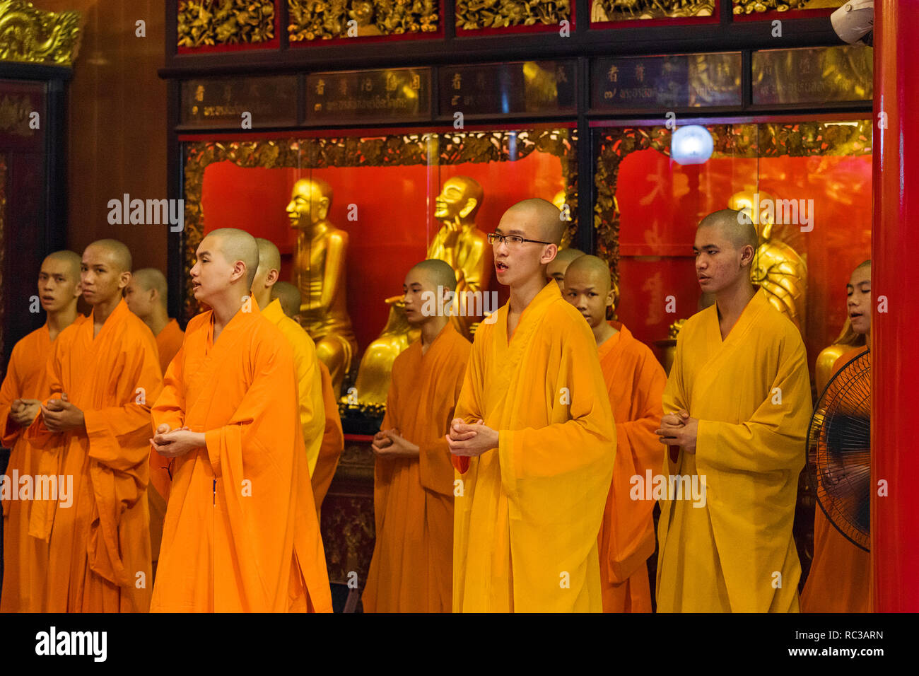 Chinese monks hi-res stock photography and images - Alamy