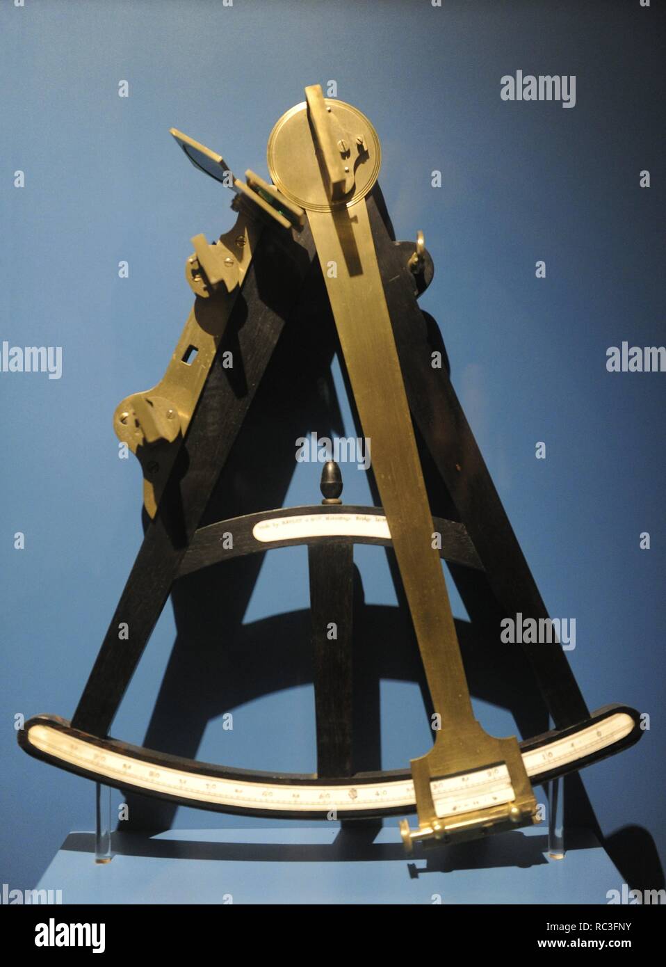 El octante. Instrumento de reflexión, utilizado para observar la altura ...