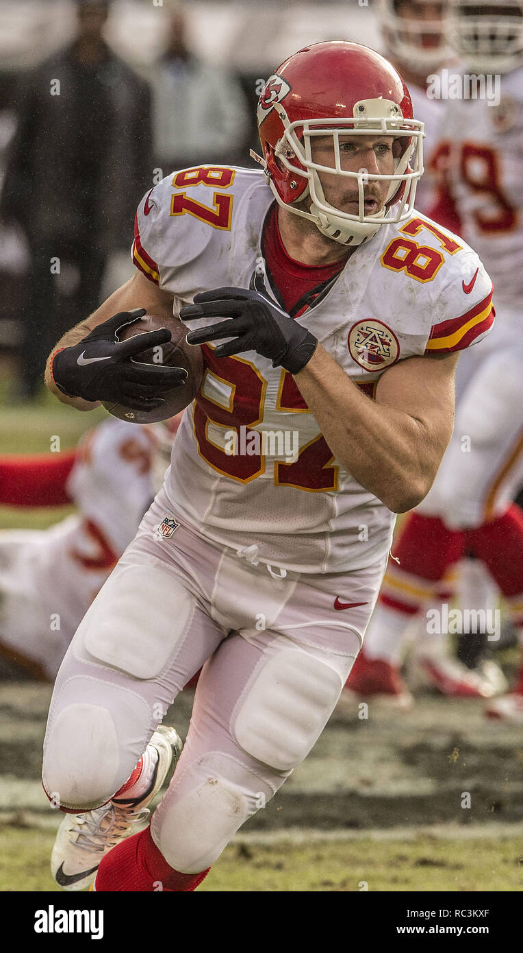 Oakland, California, USA. 6th Dec, 2015. Kansas City Chiefs tight end ...