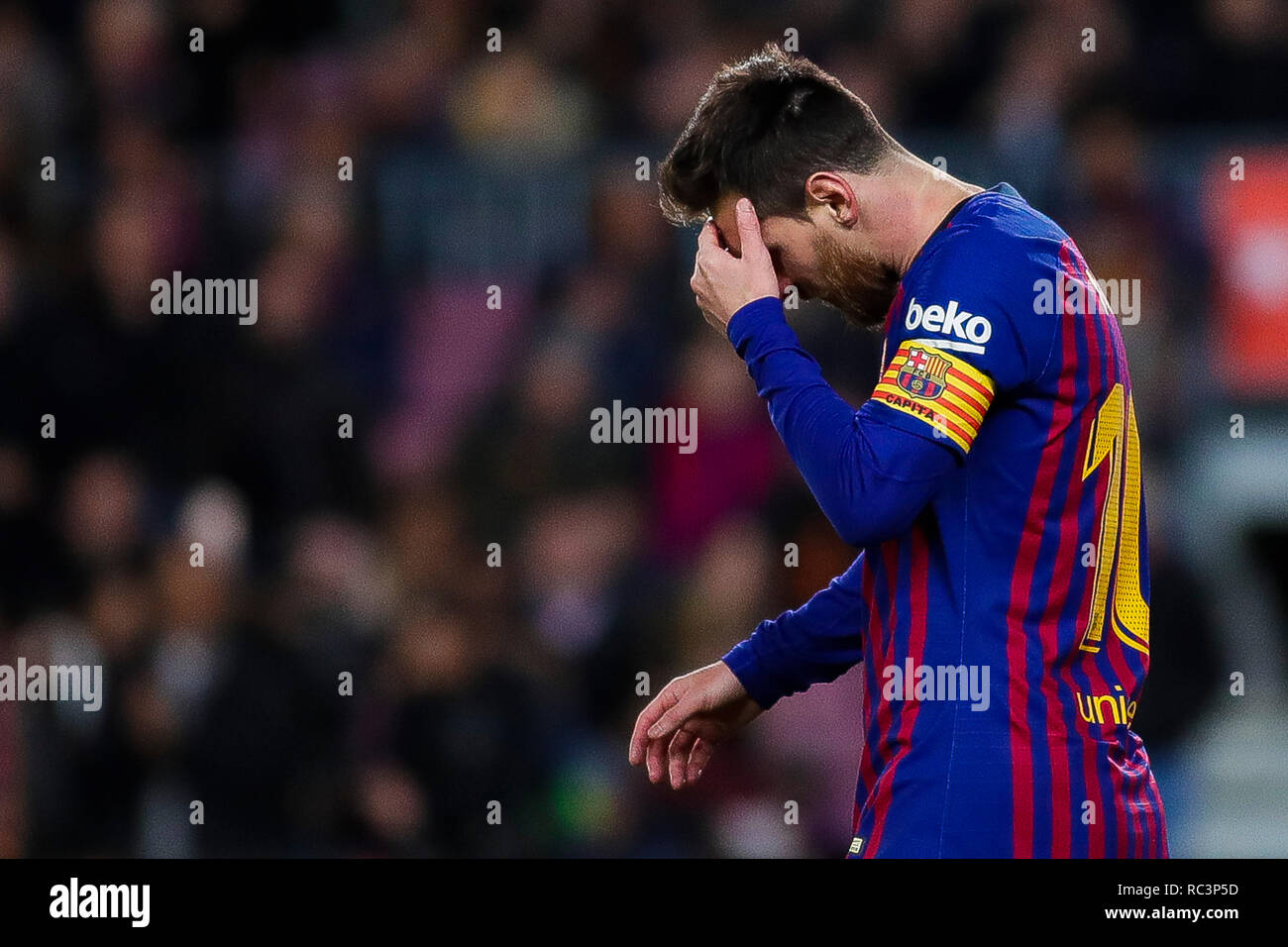 Messi control ball hi-res stock photography and images - Alamy