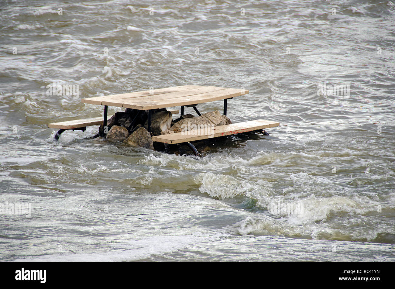Picnic table by river hi-res stock photography and images - Alamy