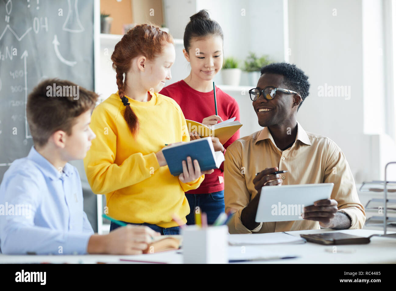 Learning new words Stock Photo - Alamy