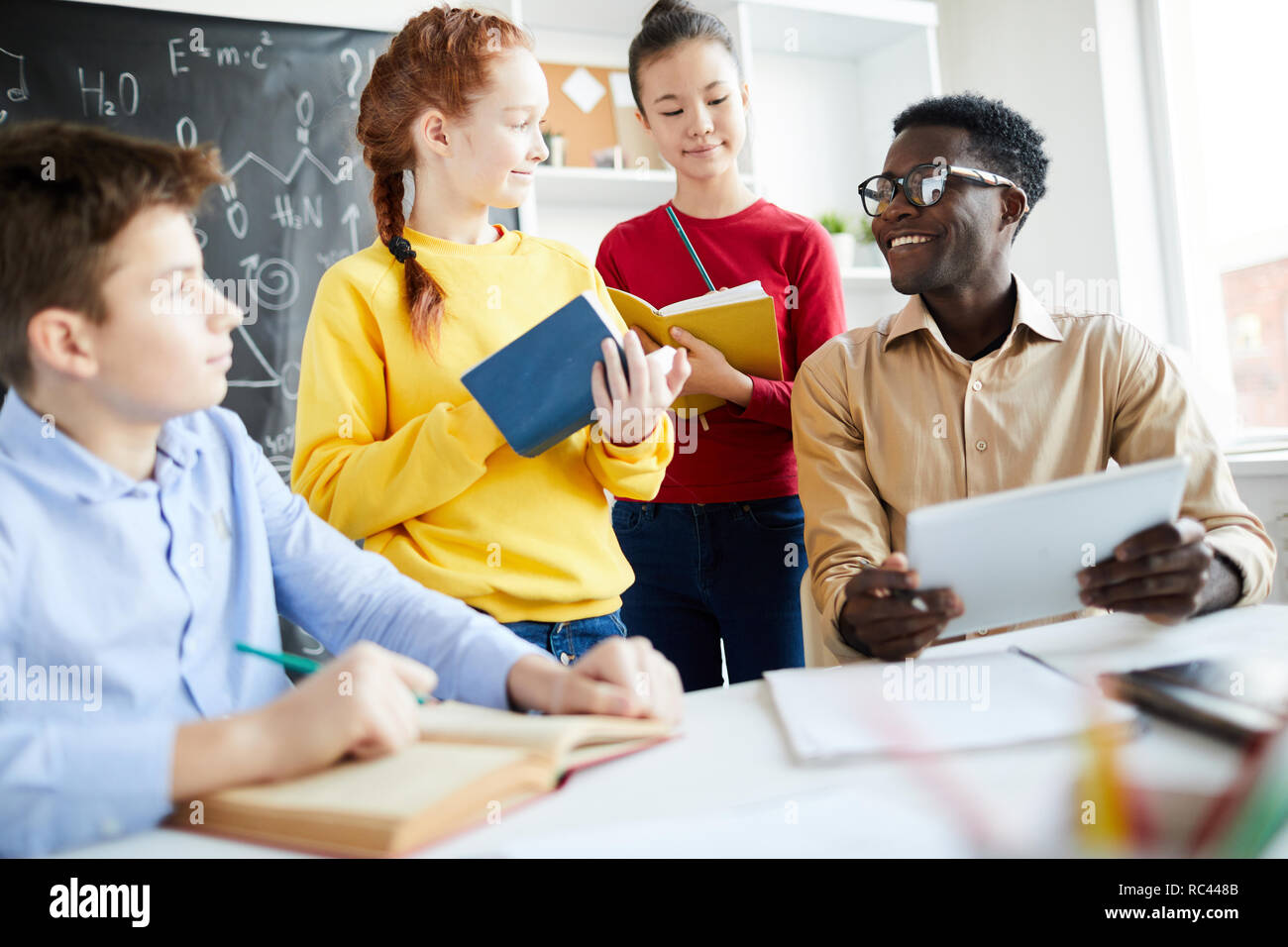 Class clever hi-res stock photography and images - Alamy